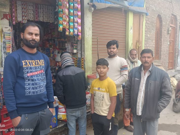 Development did not reach Ward-22 of Anupshahr People hitchhiking on ...