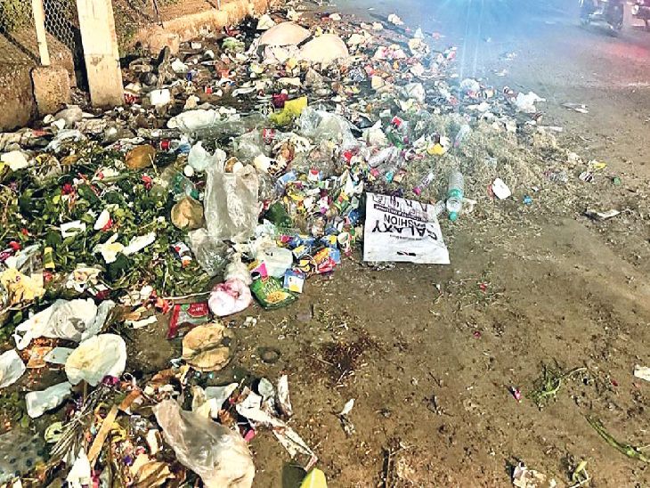 See... Garbage is spread everywhere, there is no cleanliness anywhere ...