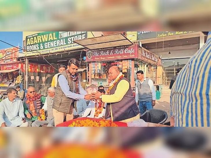 Villagers felicitated BJP's Jan Aakrosh rally in Chandwaji town ...