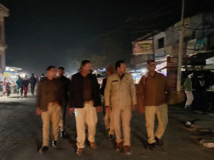 Police team did foot march in Reotipur-Suhwal Officer said - keep peace ...