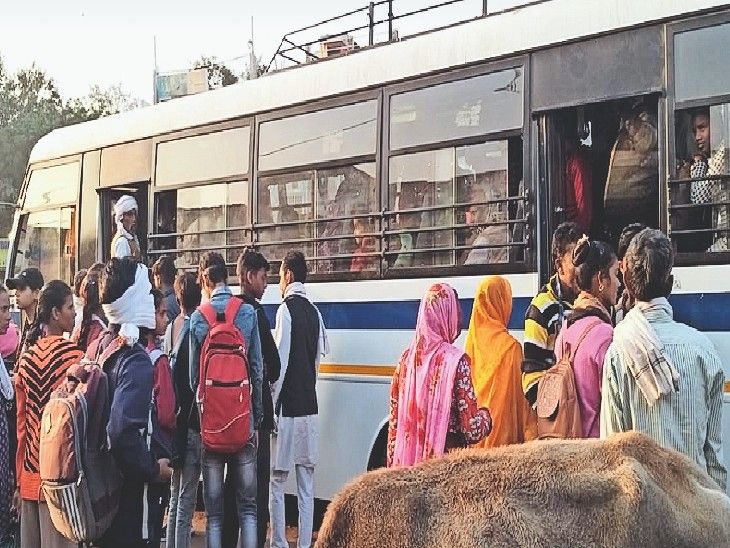 Bringing the passengers of Bhind-Etawah, come to Gohad intersection and ...