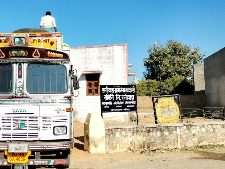 Raniwada area farmers get relief, Raniwada GSS gets urea consignment ...