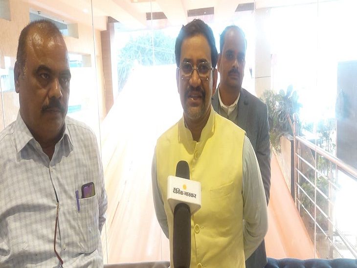 Azamgarh MP Dineshlal Nirhua met people from Ethiopia