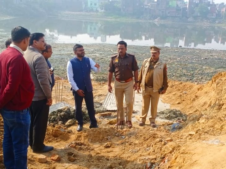 DM Prem Ranjan Singh gave instructions to get quality work done on time ...