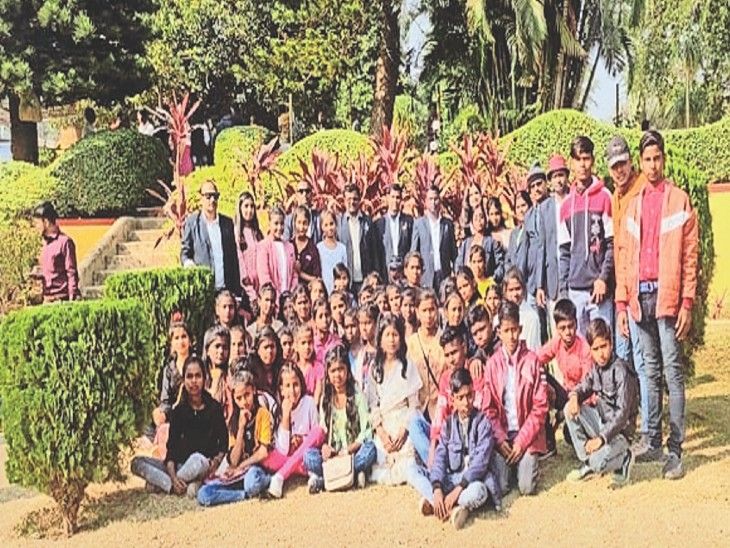 School children observed the historical heritage of Khandoli, Madhuban ...