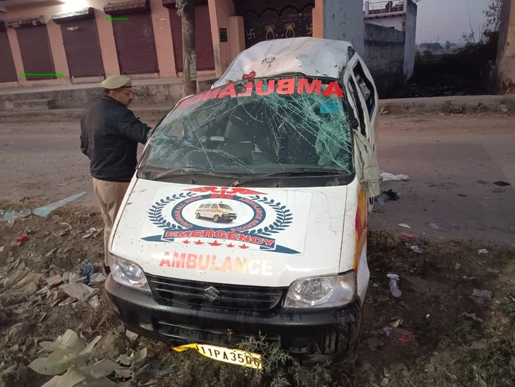 Ambulance hit by iron sheet kept in tractor, two people injured ...