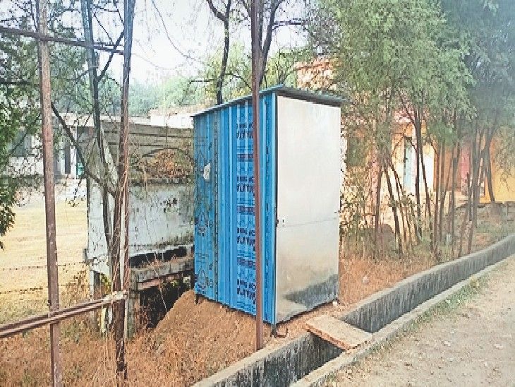 Encroachment on the sides of the roads, the drivers are facing trouble ...