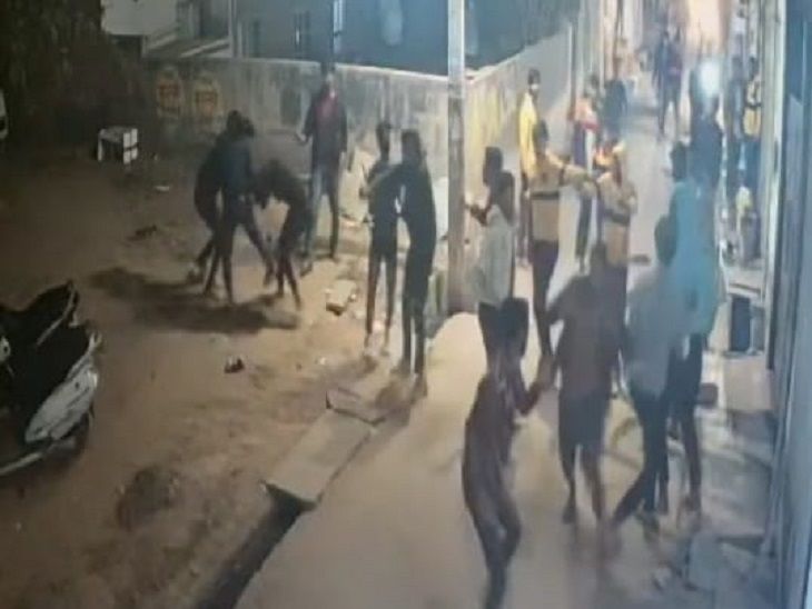 Attacked with rods, people spoke, the incident of fighting happened ...