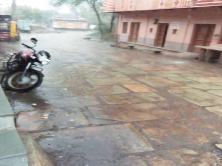 Mawtha in Akodara, day temperature dropped by 5 degrees | चक्रवात के ...