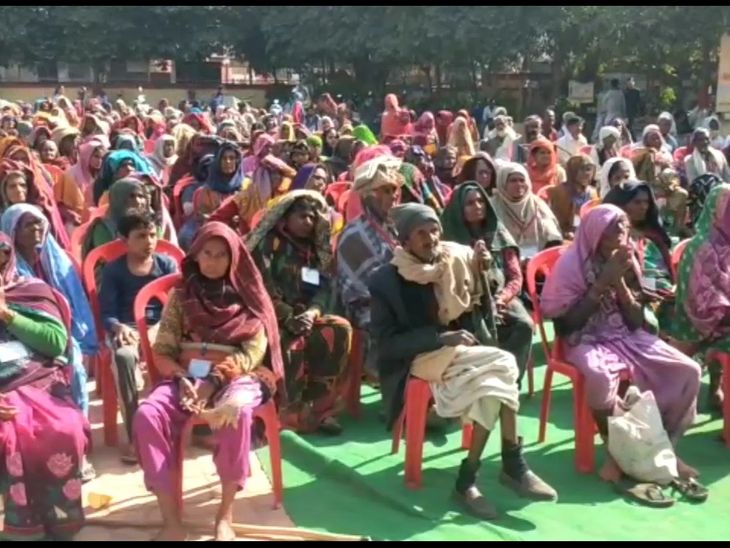 Blankets distributed to protect against cold came in the faces of the ...