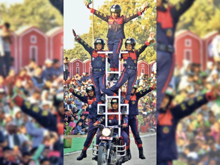 Women guards turned back, climbed the ladder and rode the bike, the dog ...