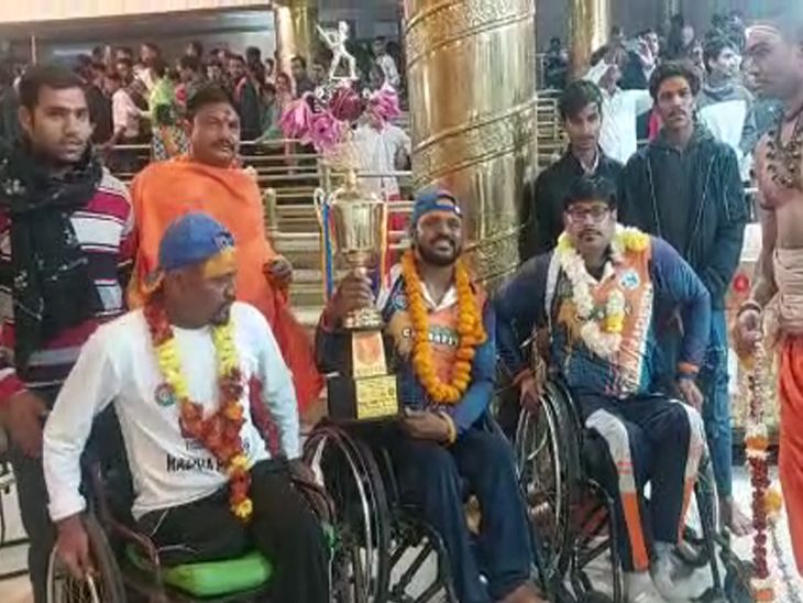 After winning the 6-state Divyang cricket tournament, the players ...