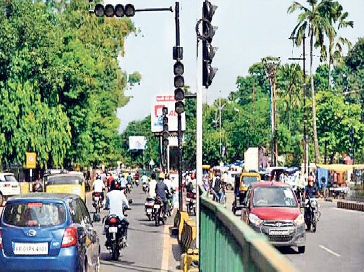 Seven years ago the traffic lights installed at 79 intersections became ...