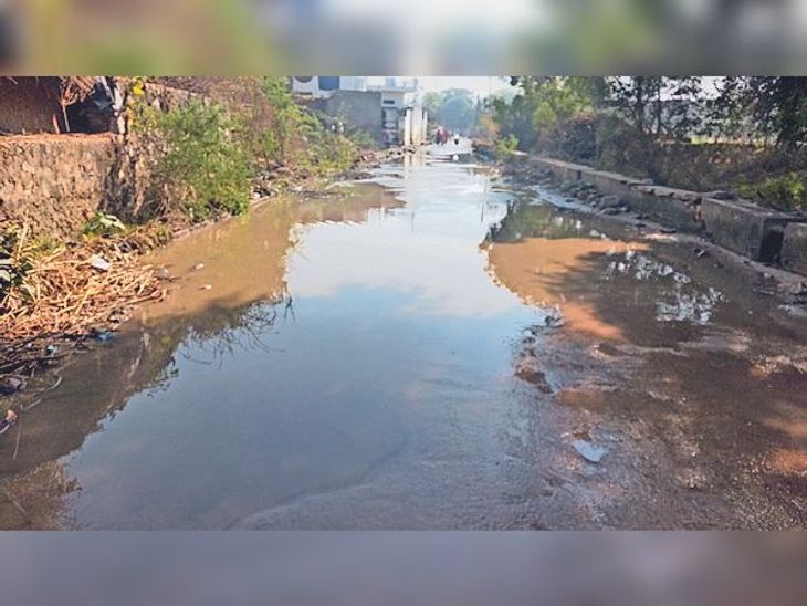 Dheel canal water is flowing in vain on Khirni-Jolanda road, people ...