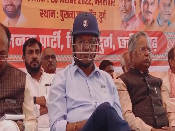 Former minister Ajay Chandrakar arrived in Durg wearing a helmet ...