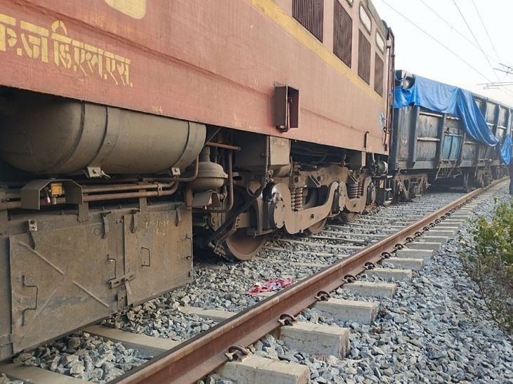 Accident averted due to slow speed, 58 bogie goods train carrying salt