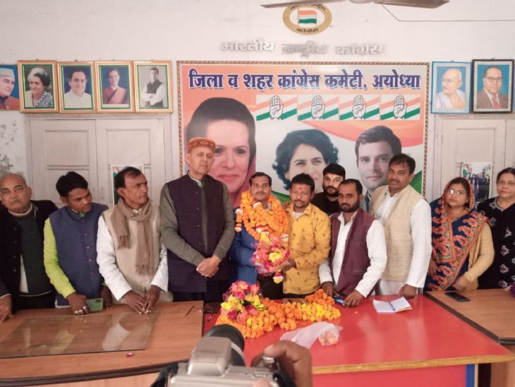 Grand reception held at District Congress Office Kamla Nehru Bhavan ...