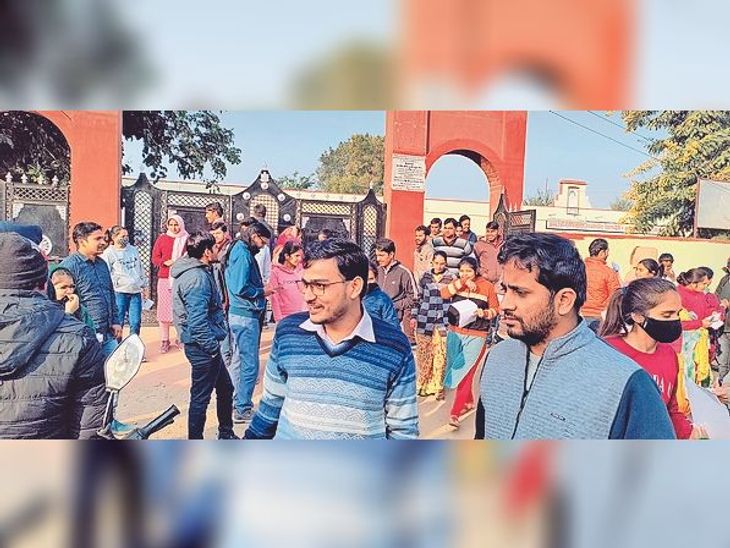 The code of Dausa was written on the piece of paper and the code of ...