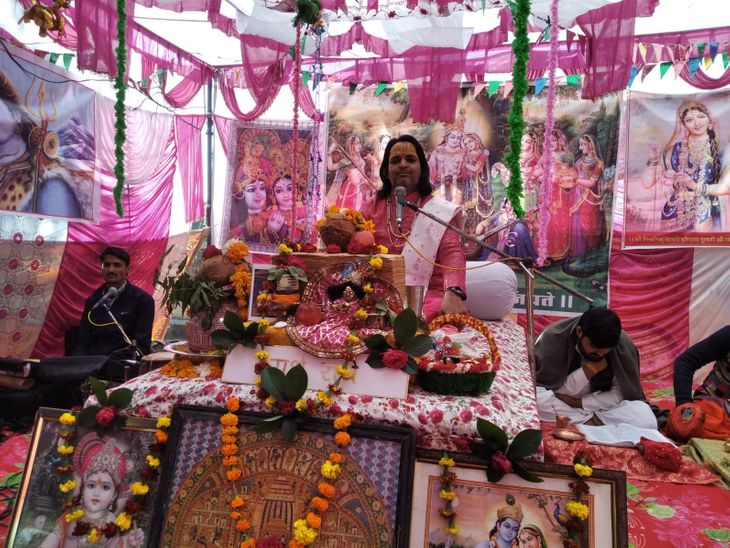 Narrated episode of Sati episode and Dhruv character in Bhagwat Katha going on in Sunadia ...