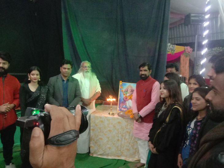 The artists of Damoh's Yuva Natya Manch gave a spectacular performance ...