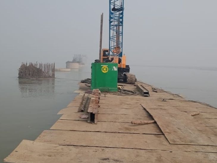 Purchase Darauli pucca bridge is under construction on Saryu river ...