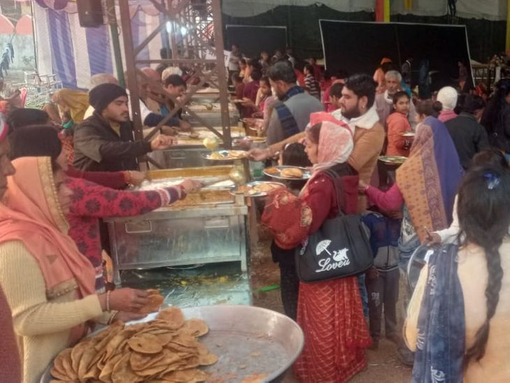 5000 people were served food in steel plates in Bhandara | श्रीमद् ...