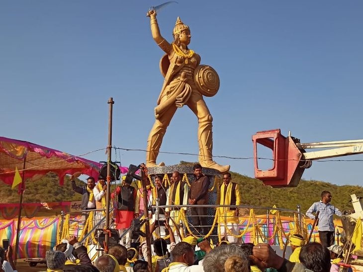 A large number of social people reached the unveiling of the biggest ...