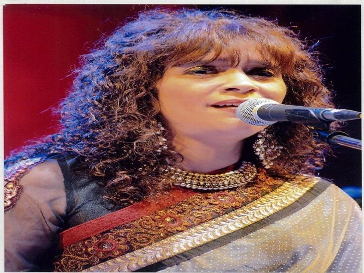 The top talented singer will get a cash prize of Rs 1 lakh, Peenaz ...