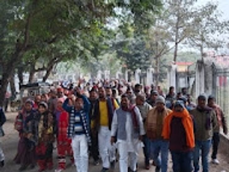 4-point demand letter handed over to DM, will agitate in Lucknow if ...