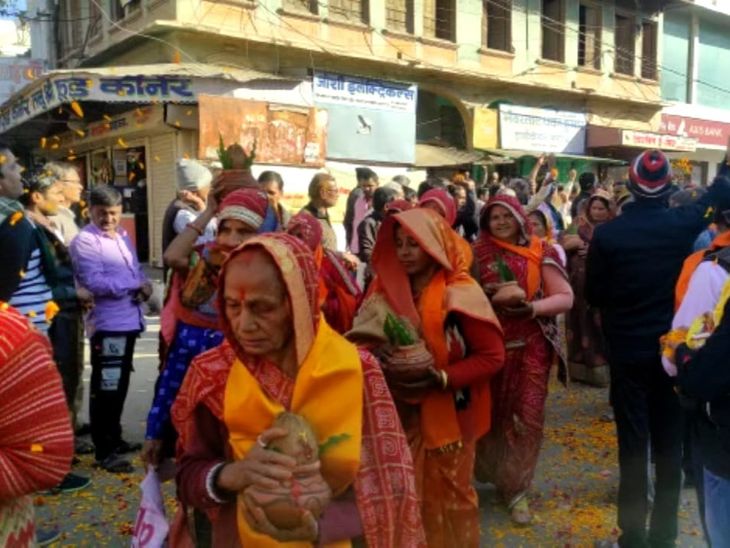 Women took out the Kalash Yatra, the people of the society gave a grand ...