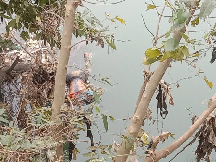12 days old dead body found in Rewa Bihar river, not identified due to ...