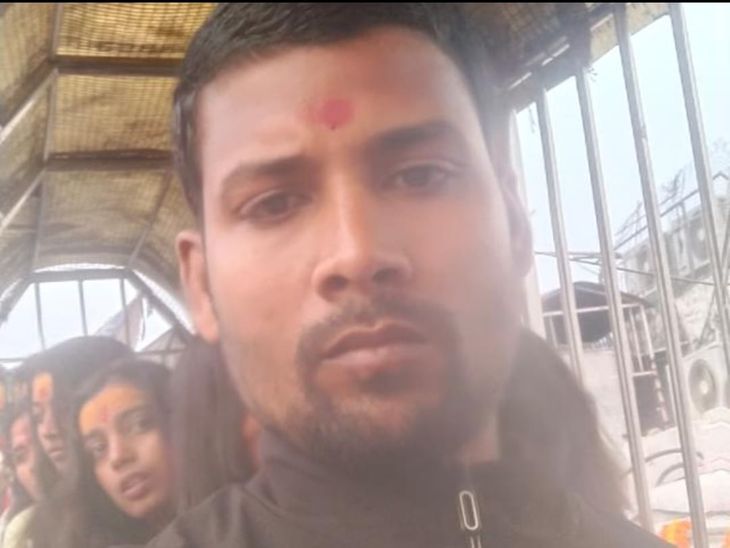 Shot himself in the temple with service revolver, died on the way to ...