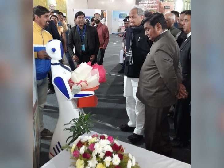 Photo robot SONA 2.5 welcomed by Rajasthan CM Ashok Gehlot | एक ऐसा ...
