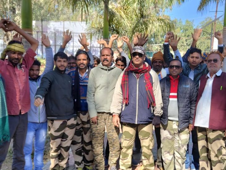 The workers said - only potholes till one kilometer on the Siddhan ...