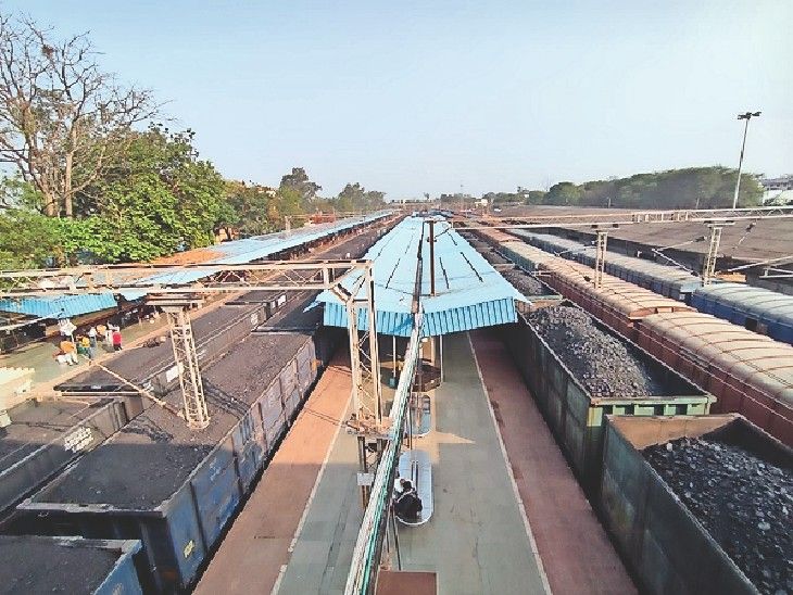 goods train running to stop the passenger train; Due to the increase in ...