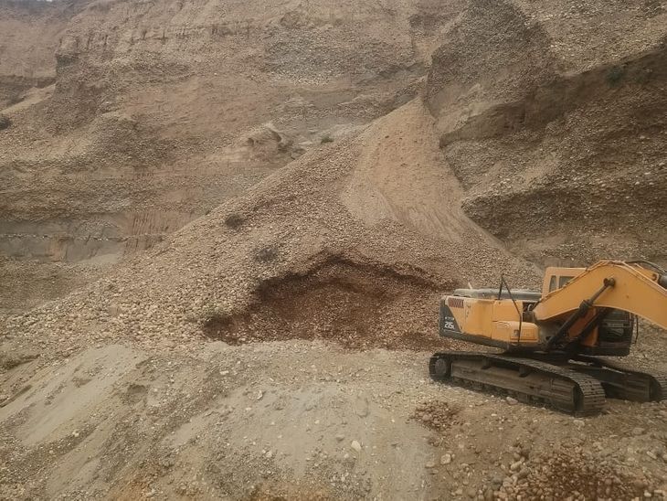 Una : Mining Mafia, Screening plant seized at Singa, Haroli Police ...