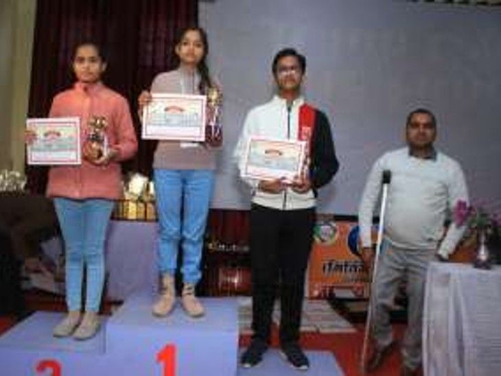 General knowledge competition on the lines of KBC for the first time | जूनियर-सीनियर दाे वर्ग ...