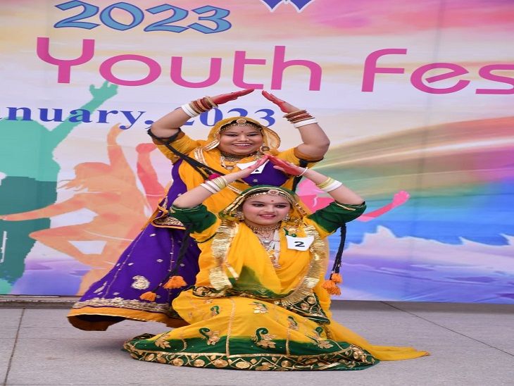 Students from different colleges of the city showed a tableau of the ...