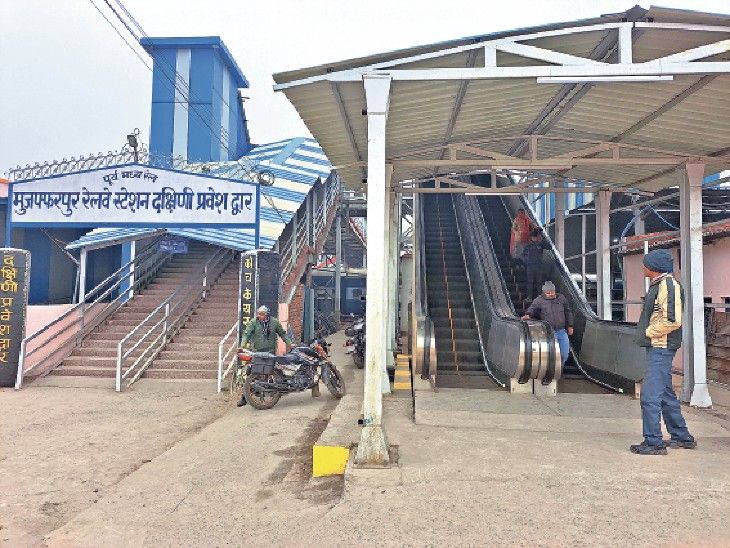 The escalator on the southern side of the junction will be closed, the ...