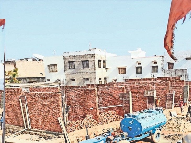 Even after the protest of the villagers in Jejawar, the construction of ...