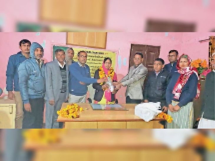Newly promoted Principal Uma Yadav took charge in Lukhi, felicitation ...