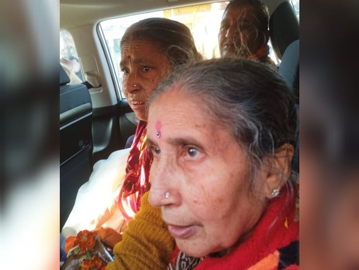 Stopped on the way from Kota to Chittorgarh, welcomed by the ...