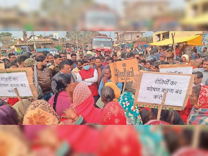 Anger of villagers erupted on land middlemen, chainpur bus stand jammed ...