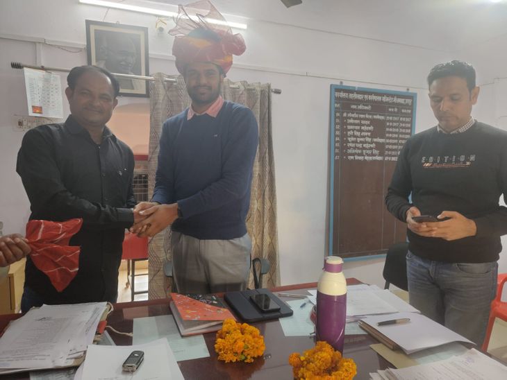 Rajesh Jakhar joins the newly created Mojmabad SDM office, Arvind ...