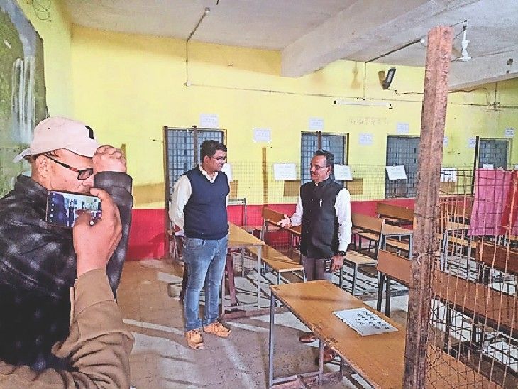 Collector and SP inspected polling stations and strong rooms | नगरीय ...