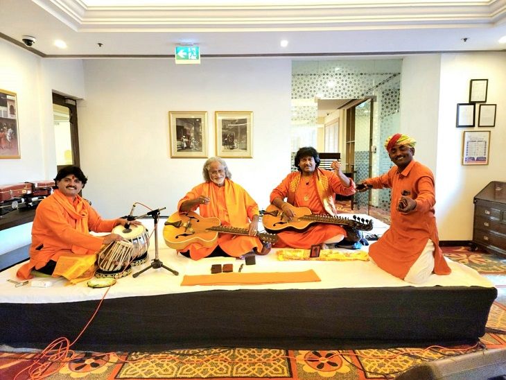 Effective duet of Pt. Vishwamohan Bhatt and Salil Bhatt in Sanatan ...