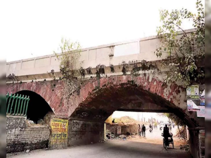 Two-wheelers will not be able to pass through the Chand Cinema bridge ...