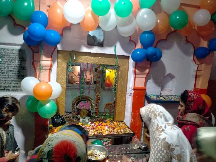 Maha Aarti of Lord Shani, Ram Darbar decorated with the adornments of ...