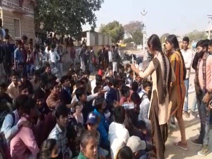 rajasthan barmer samdari school students protest Slogans and ...