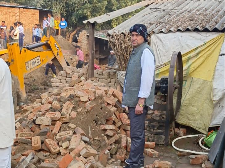Pokhar's land was encroached upon for 50 years, Pradhan had complained ...